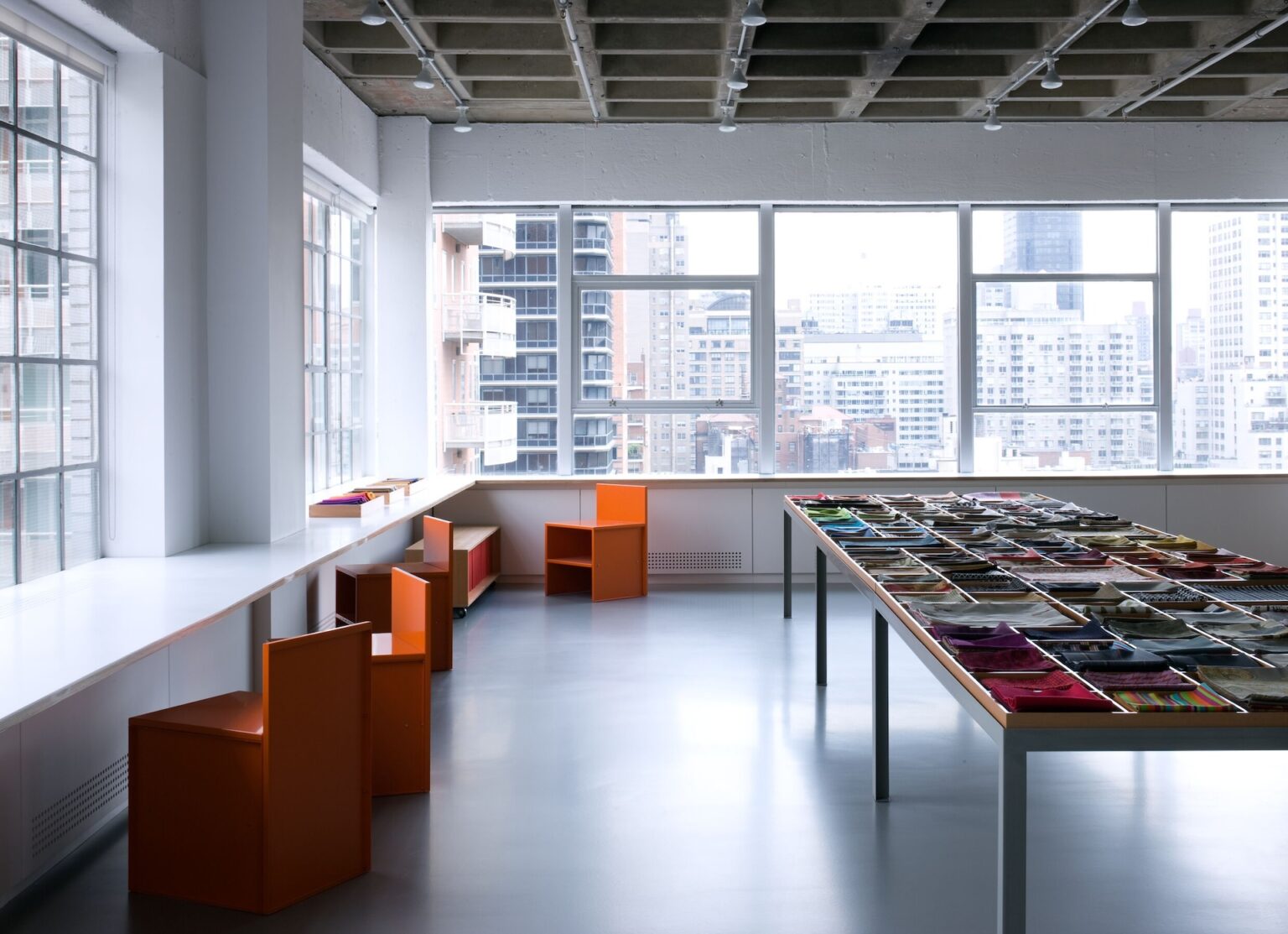 ファブリックで楽しむ住まい「Maharam」 – karf CONTENTS